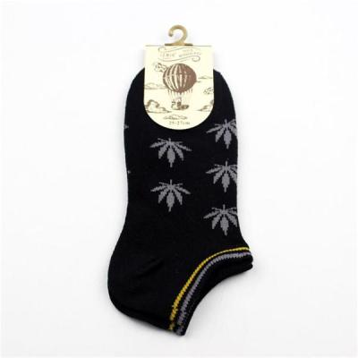 China Fashion ankle socks in maple leaf design for men for sale