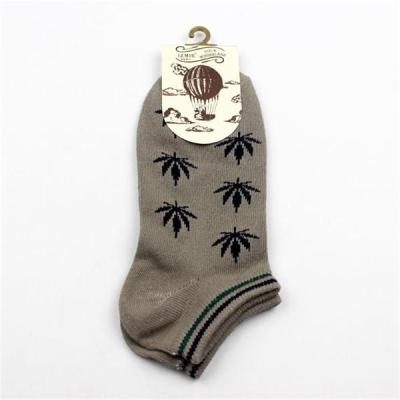 China Fashion ankle socks in maple leaf design for men for sale