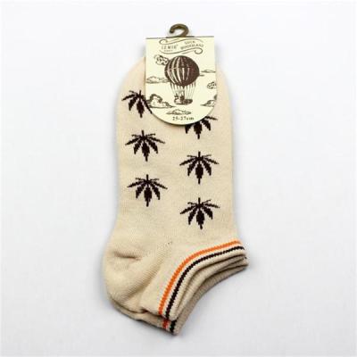 China Fashion ankle socks in maple leaf design for men for sale