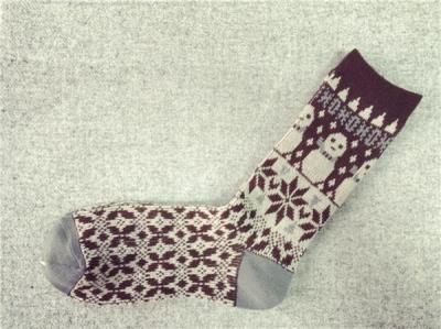 China Novelty christmas snowman design winter acrylic thick wearing socks in high quality for sale