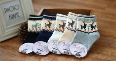 China Colorful customized christmas deer patterned design OEM cozy cotton terry socks for baby for sale