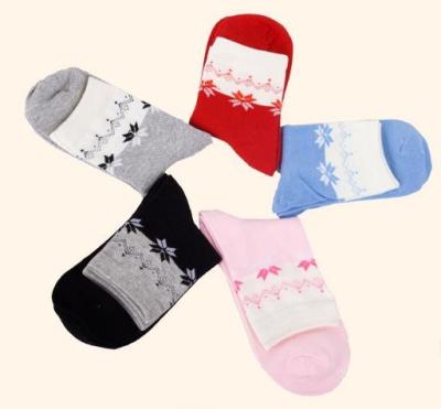 China Colorful customized christmas maple weed leaf design cozy cotton OEM socks for women for sale