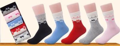 China Elegant stunning christmas maple weed leaf design high quality cotton OEM socks for women for sale