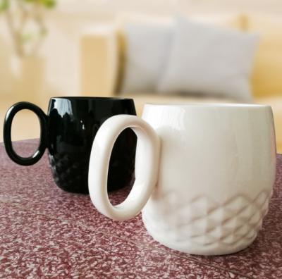 China Wholesale high quality drum shape golden handle black coffee mug ceramic mug for sale