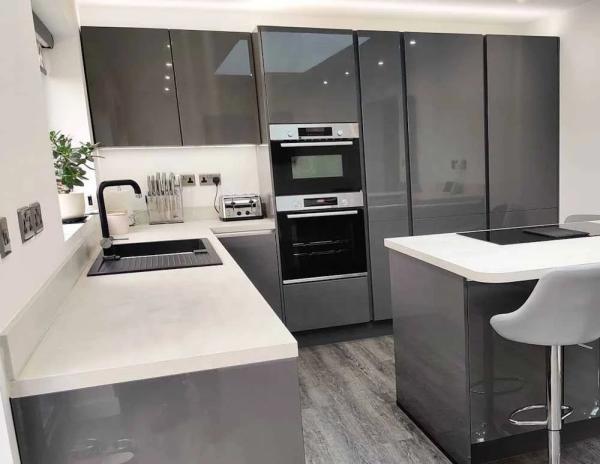 Quality Waterproof Customized Glossy Kitchen Cabinet for New House Kitchen for sale