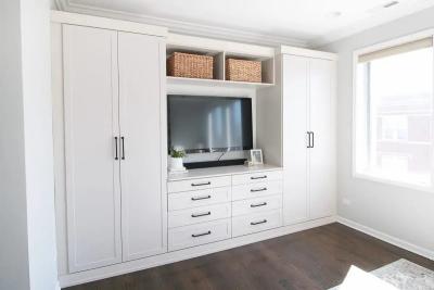 China Factory‑Direct Custom‑Size Black Wood Modular Walk‑In Closet Wardrobe System, Bedroom Storage for Residential Hotel Projects for sale