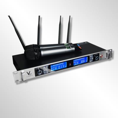 Cina Headset Microphone One With Two U-Band Wireless Receiver FM Stage Microphone in vendita