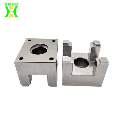 Cina OEM Stainless Steel Precision Mould Parts / Industrial Machine Spare Parts in vendita