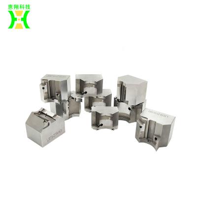 Cina Dongguan Made Accuracy Front And Rear Cover Plastic Insert Molding Connector Parts in vendita
