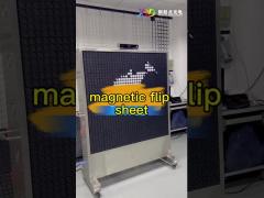 Magnetische flip dot-scherm voor de tentoonstellingszaal van het station