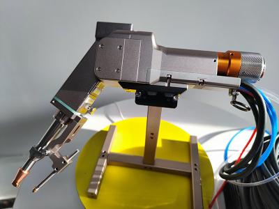 China Handheld Double Motor- Laser Welding Head for 2000W Laser Cutting Aluminium Steel for sale
