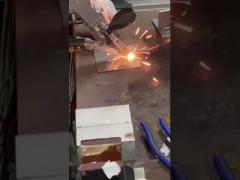 Soldadura de precisão de alumínio 2000W Máquina portátil de soldadura a laser de motor único com comprimento focal de colimação de 60 mm