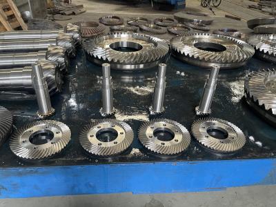 China HB220-280 HRC45-62 Hardness Spiral Bevel Gear Set with Customizable Teeth Number for sale