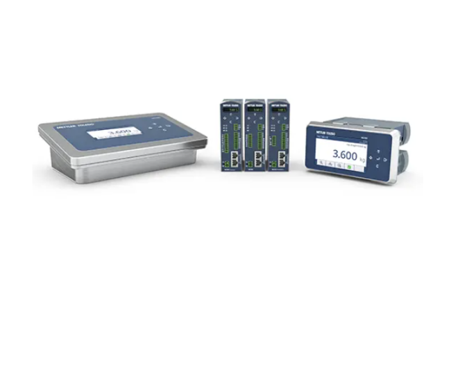 IND560x Weighing Terminal in industrial setting