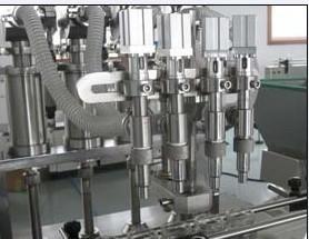 Four Nozzles Hot Sauce Filling Machine Servo Filler For Honey Bottling