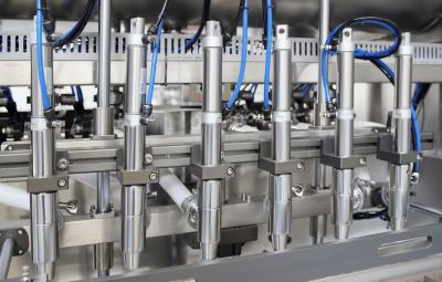 China essbare kochende Füller-Maschine des Pflanzenöl-600kg für Olive Peanut Colza 50bottles/Min zu verkaufen