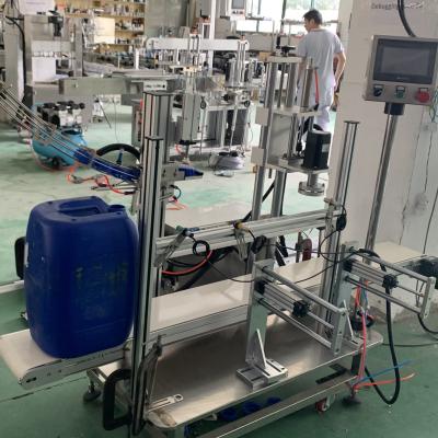 China Máquina tampando semi automática 10L-30L do tambor ROPP do vinagre de Soysauce à venda