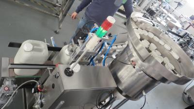 Cina Macchina di rifornimento liquida di Monoblock della tappatrice pneumatica automatica piena della vite in vendita