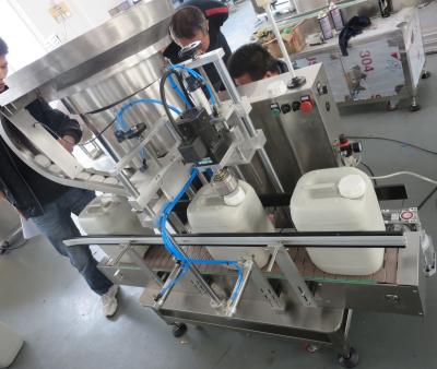Cina Macchina di rifornimento liquida di Monoblock della tappatrice pneumatica automatica piena della vite in vendita
