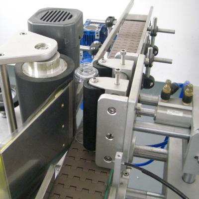 Cina Macchina di Round Bottle Labeling della stampante della data Ym515 automatica per il vetro della plastica dell'animale domestico in vendita