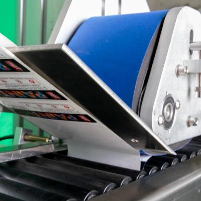 China Electric Automatic Wax Crayons Labelling Machine For Syringe Vial Label Applicator for sale