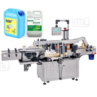 China Máquina de etiquetado automática de doble cara para galones de plástico cuadrado en venta
