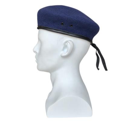Cina Stylish Red Beret Cap con dimensione regolabile 0.2kg/pc Dimensione universale 56-60cm lana in vendita