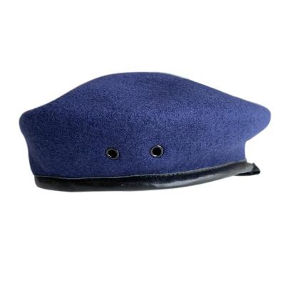 Cina Stylish Red Beret Cap con dimensione regolabile 0.2kg/pc Dimensione universale 56-60cm lana in vendita