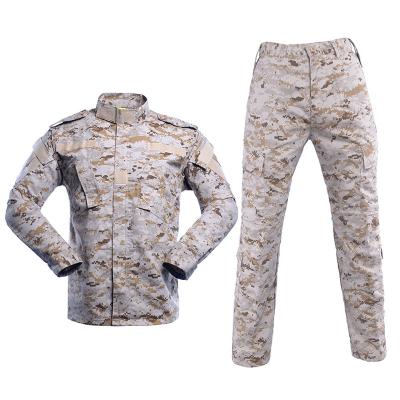 Cina Uniforme per l'esterno leggere per l'addestramento 0,8 kg/pc Tecnologia di fusione senza saldatura in vendita