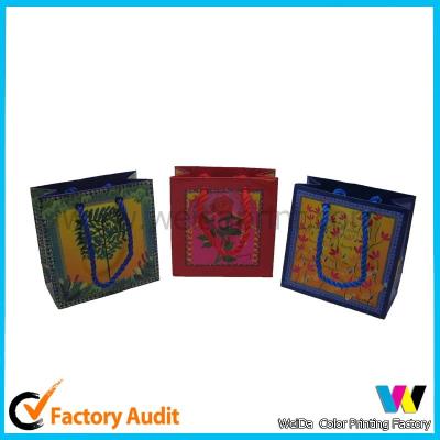 Cina Sacchetti della spesa di carta stampati abitudine piega con la corda Red Green del cotone in vendita