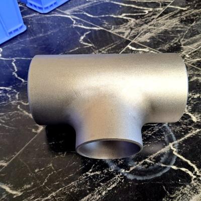 China GR1 Titanium Dn200 Pipe Equal Tee For Chemical Fertilizer en venta