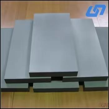 Chine 99.95% de feuilles de molybdène pur TZM Plaque pour four à vide à vendre