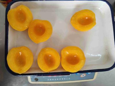 China Canned Yellow Peach Fruit 400g/Can Shelf Life 2 Years for sale