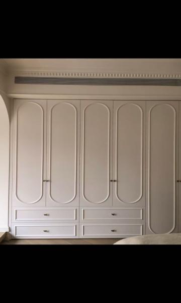Quality French Cream Oval Recessed Panel Floor-To-Ceiling Wardrobe With Drawer Base for sale
