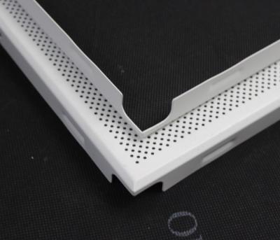 中国 斜めの端が付いている天井のタイルの穴があいたか明白で白いアルミニウム/GI クリップ 販売のため