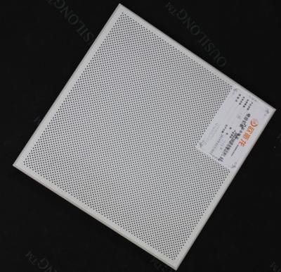 Cina Alluminio/clip bianchi perforati o normali di GI in mattonelle del soffitto con il bordo smussato in vendita