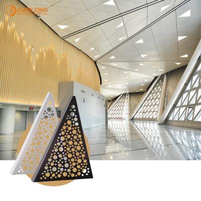Cina Pannello per soffitti di alluminio perforato artistico su misura soffitto sospeso interno del metallo per lo stadio in vendita