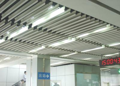 Cina Soffitto di alluminio J del deflettore della lama alimentabile di modo a forma di per la metropolitana in vendita