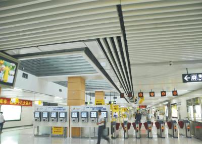 China Custom Color Strip Commercial Ceiling Tiles / Waved shaped Blade Ceiling for sale
