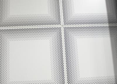 China Akoestische aluminiumdaling in Plafondtegels/Opgeschorte Tegels met Vuurvast Niet-geweven blad Te koop