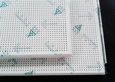 Cina Assorbimento acustico e mattonelle commerciali attenuarici di rumore del soffitto con perforazione in vendita