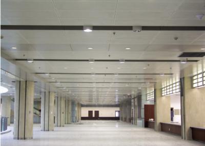 Cina Assorbimento acustico e mattonelle commerciali attenuarici di rumore del soffitto con perforazione in vendita
