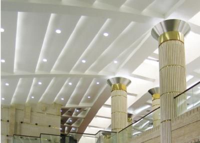 Cina Il modello ha perforato le mattonelle del soffitto del metallo/decorativo geometrici mette sul soffitto con il ferro a T in vendita