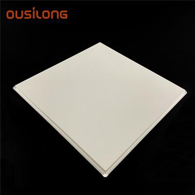 China Clip de acero galvanizado blanco biselado de PVDF en el panel de techo en venta