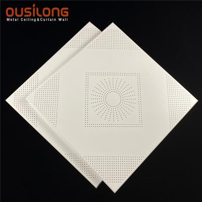 China Clip fonoabsorbente de 1.2m m en forma irregular de los paneles de techo en venta