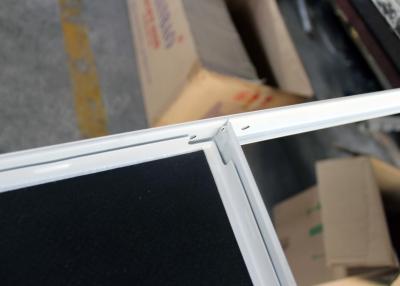 Cina Il controsoffitto galvanizzato del metallo d'acciaio piastrella la disposizione insonorizzata dentro con Nonwoven normale in vendita
