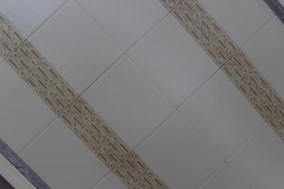 China Klassieke de Comités van het Badkamersplafond Legering van het Rangaa Aluminium 325mm x 325mm Te koop