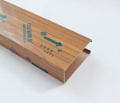 Cina Lineari di alluminio di colore di legno cadono giù le mattonelle del soffitto a forma di U in vendita