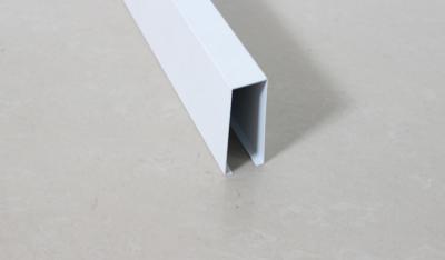 Cina Le mattonelle commerciali a forma di U di alluminio del soffitto lineari cadono giù le mattonelle del soffitto in vendita