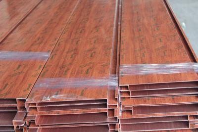 China Inneneinrichtungs-Aluminiumstreifen-Decken-hölzerne Korn-Farbe feuerfest zu verkaufen